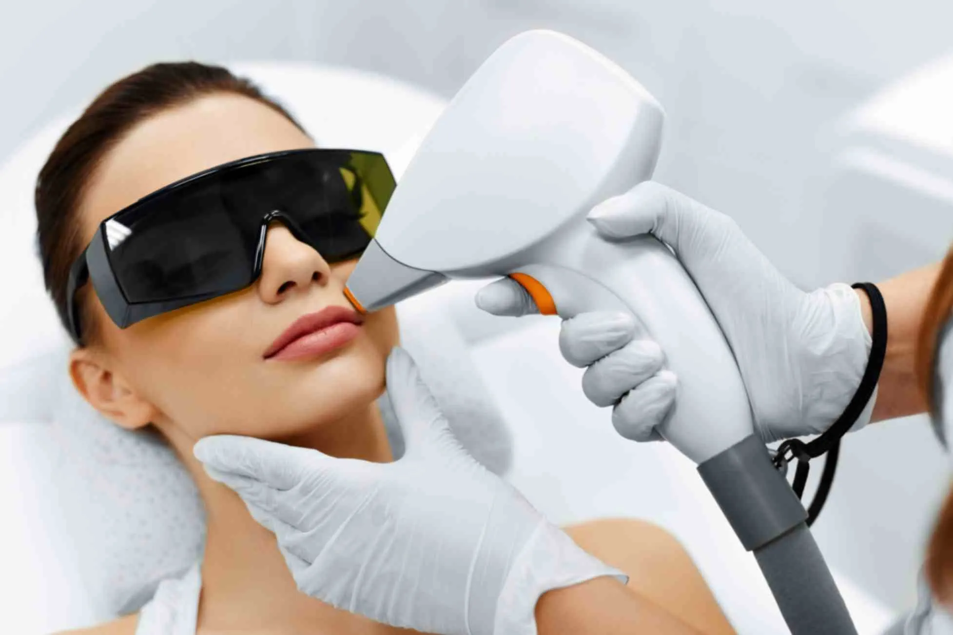 Upper Lip Laser Hair Reduction Treatment to Achieve Smooth Skin VLCC